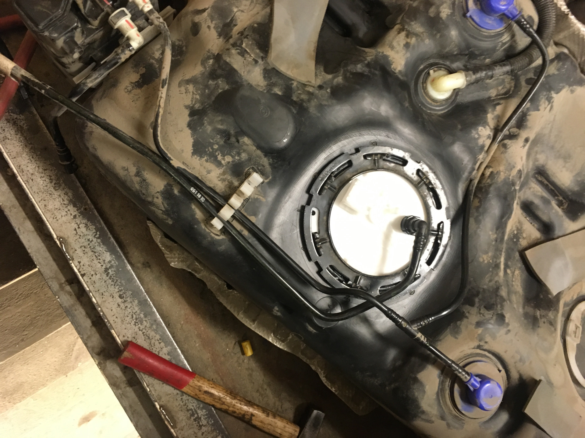 Замена топливного фильтра часть 2 — Chevrolet Cruze (1G), 1,6 л, 2011 ...