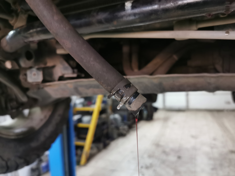 Патрубки охлаждения АКПП — Mitsubishi Pajero (4G), 3 л, 2008 года ...