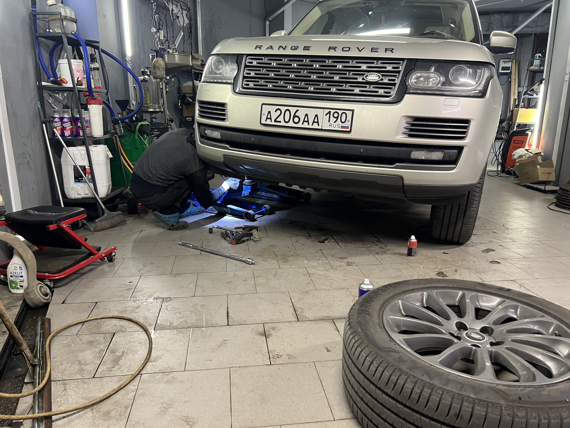 Замена передних косых рычагов Range Rover — Land Rover Range Rover (4G ...