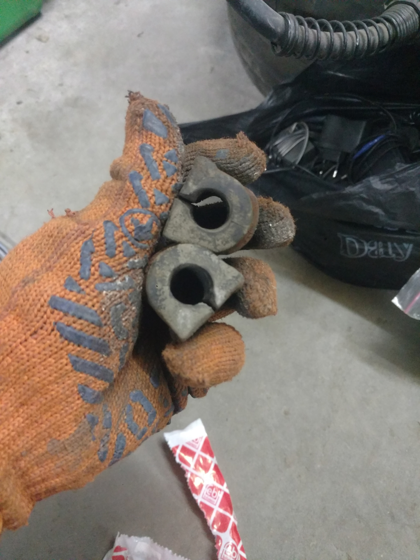 Втулки стабилизаторов и сайлентблоки задних продольных рычагов. — BMW 3 ...