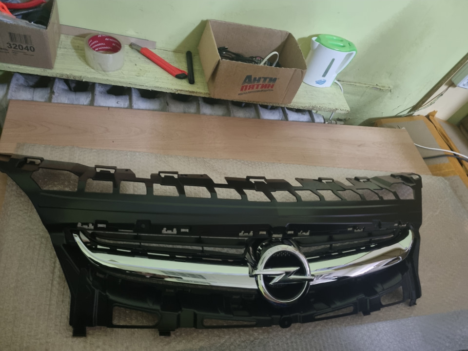 1320210 Решетка радиатора OPEL | Запчасти на DRIVE2