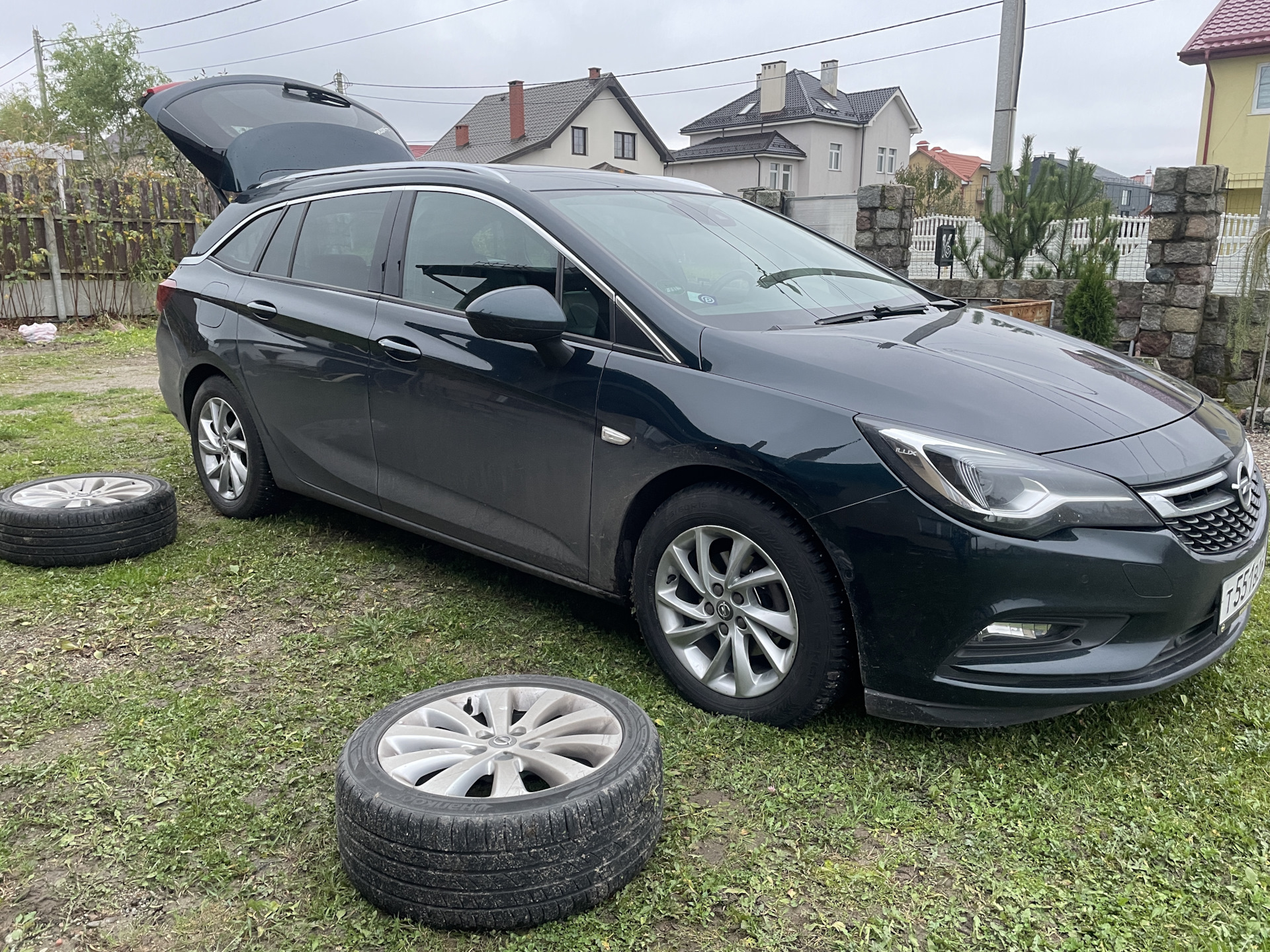 Смена летней резины на зимнюю. — Opel Astra K, 1,6 л, 2017 года ...