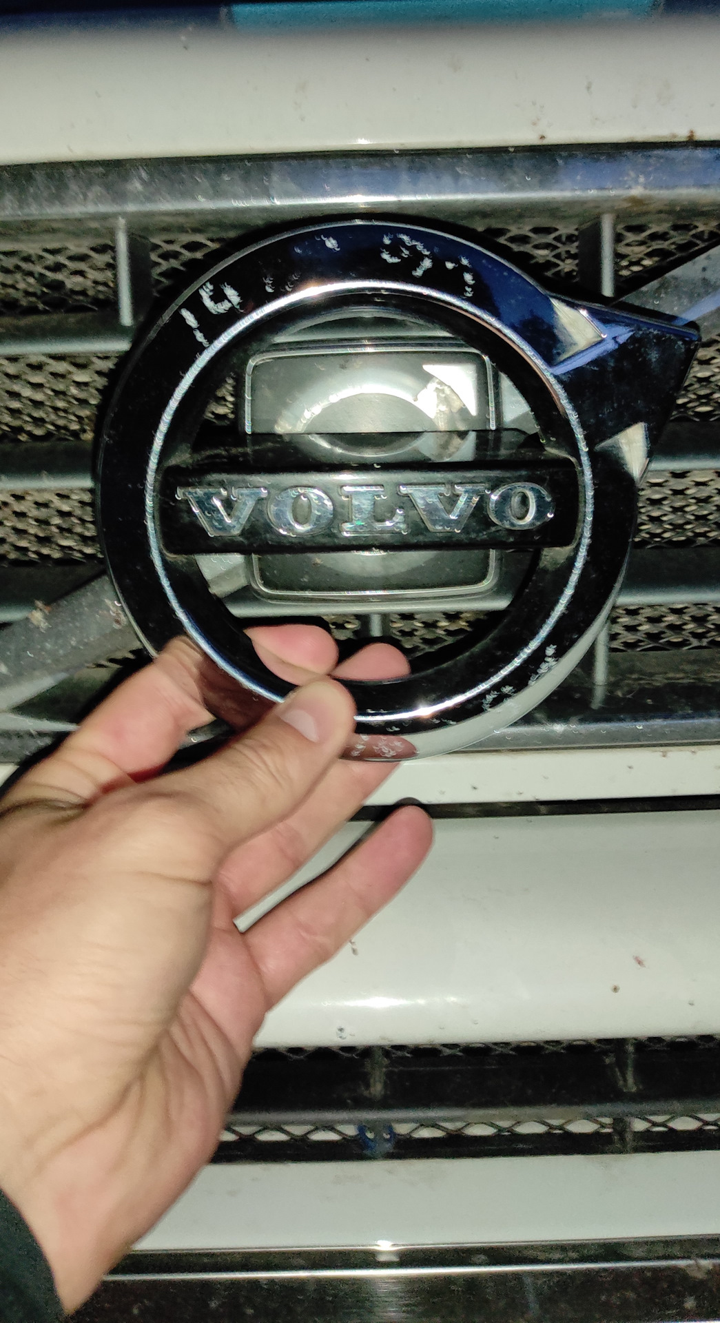 Эмблема VOLVO XC90 большая — Volvo XC90 (1G), 2,4 л, 2008 года ...