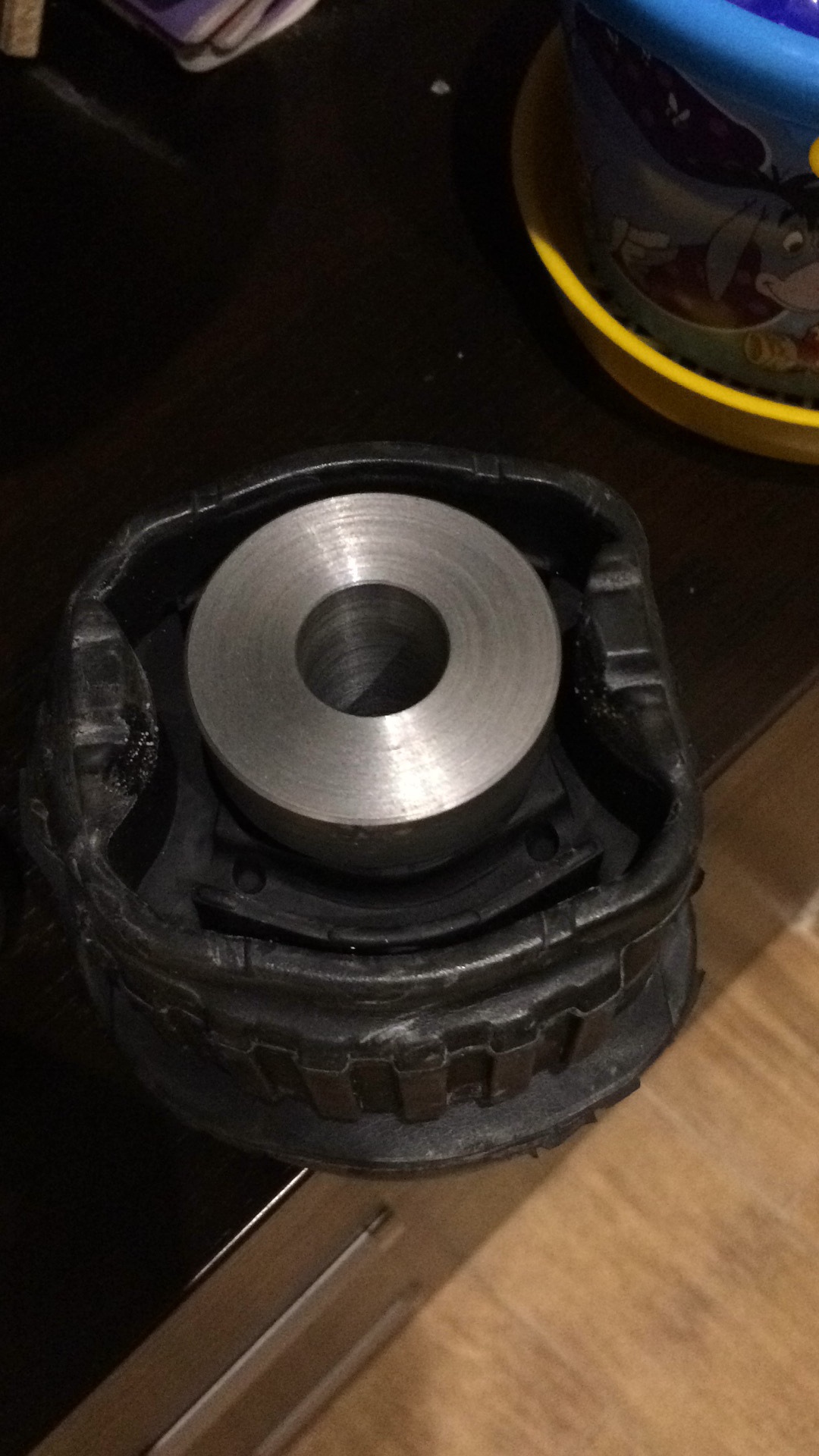 Салентблоки заднего подрамника — Chrysler Pacifica (1G), 3,5 л, 2005 ...