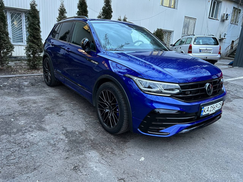 RGB подсветка, проекция R в двери, Race скин в Tiguan рестайл ...