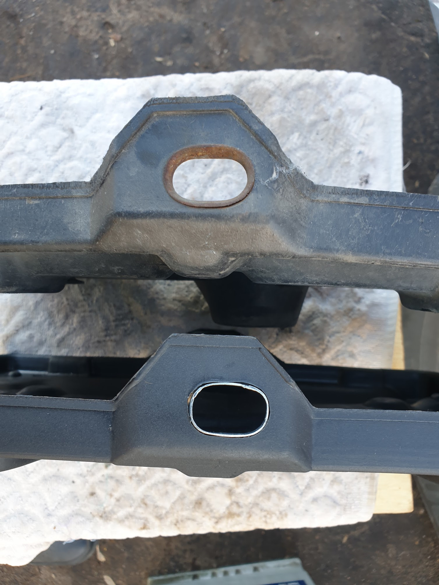 Замена передних верхних шаровых, правой передней ступицы и площадки АКБ ...