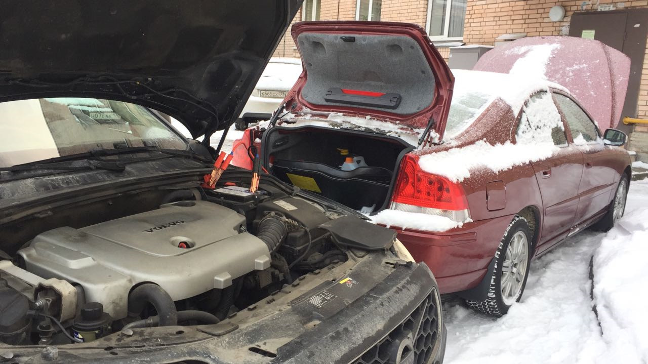 Замена аккумулятора — Volvo S60 (1G), 2,5 л, 2007 года | запчасти | DRIVE2