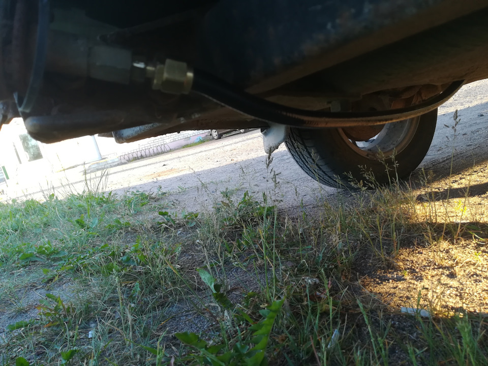 Замена заправочной трубки — Lada Приора седан, 1,6 л, 2012 года ...