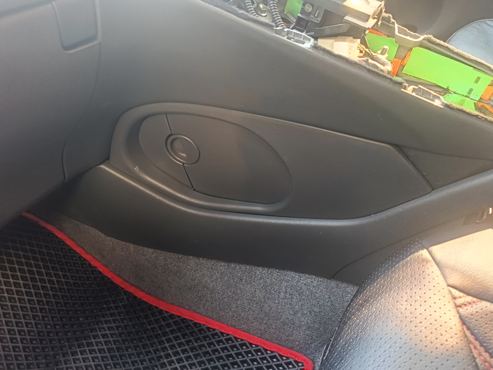 Продолжение шумки (салон) — Toyota Prius (30), 1,8 л, 2010 года ...