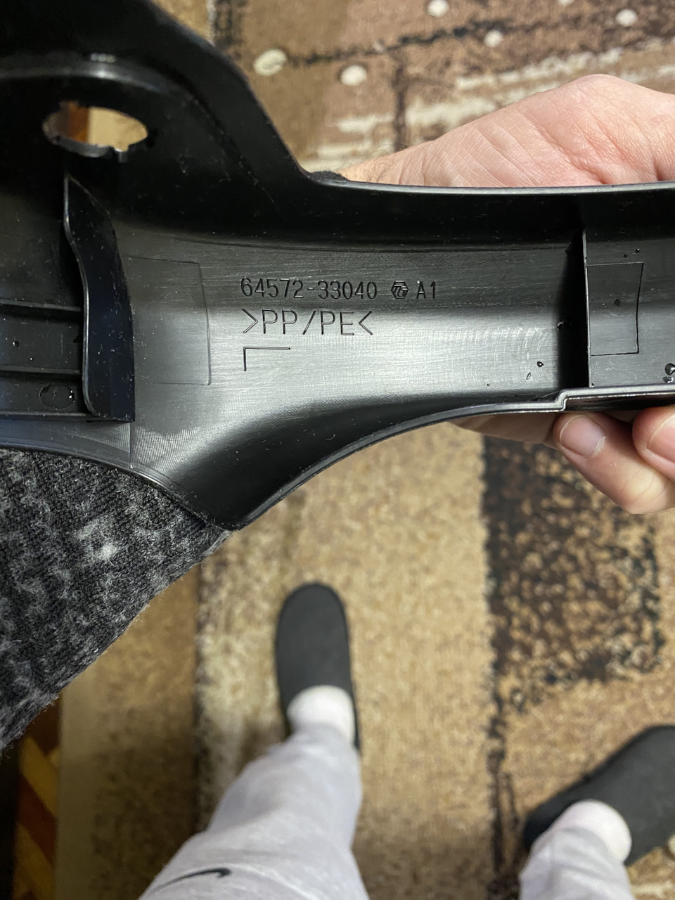 6457233040 КРЫШКА ПЕТЛИ БАГАЖ. TOYOTA LEXUS | Запчасти на DRIVE2