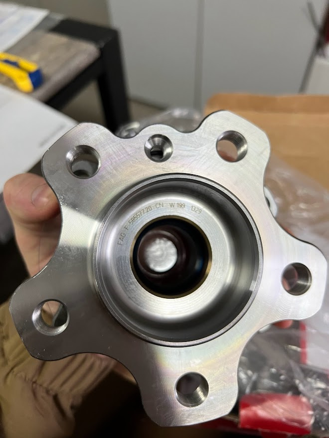 При замене ступицы обнаружил неприятность + поменял стойку ...