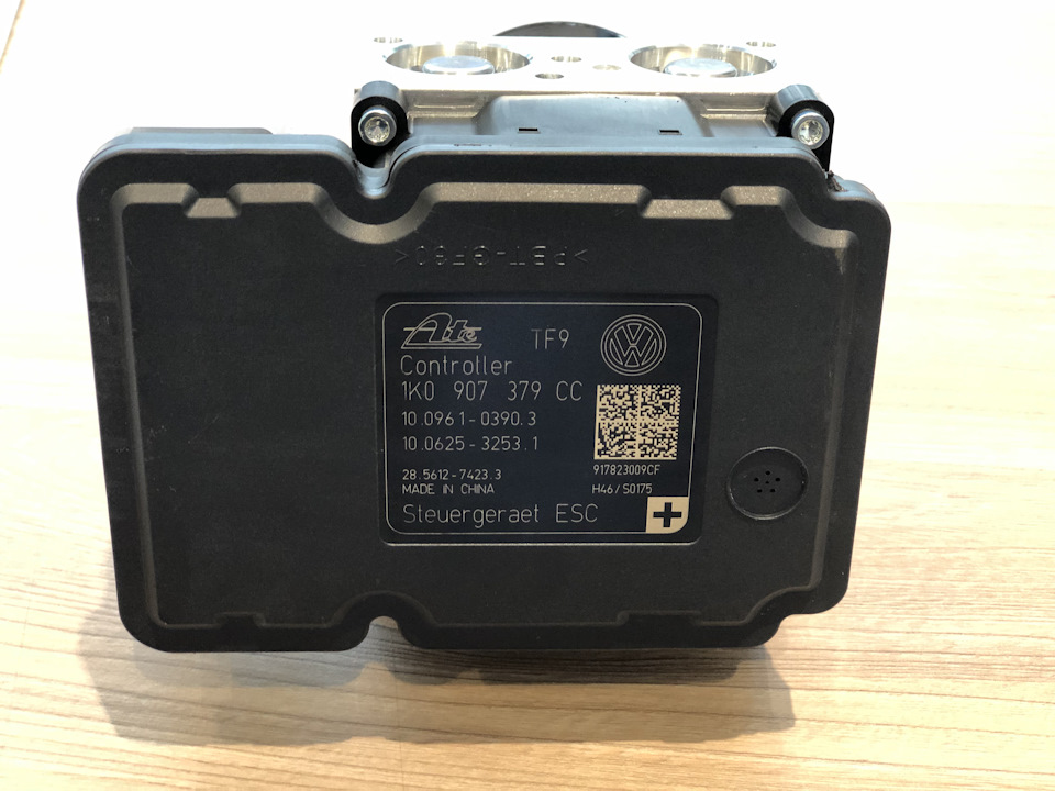 1K0907379CC Б/у Блок ABS Volkswagen Golf 5 поколение (2004-2009) VAG ...