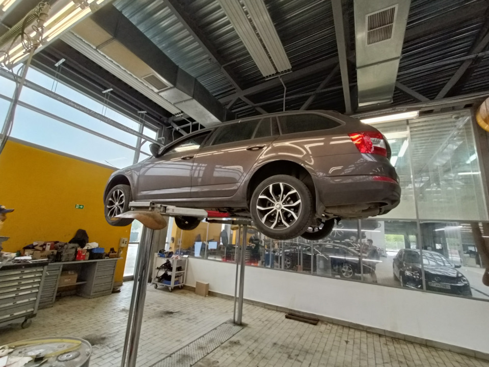 Замена масла в двигателе и муфте халдекс — Skoda Octavia Combi A7 Mk3