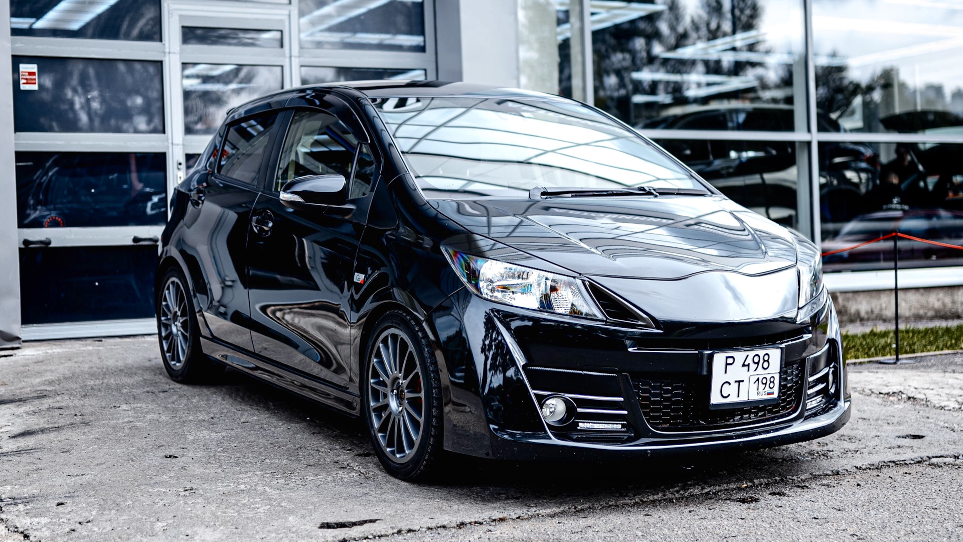 Toyota Vitz (130) 1.5 бензиновый 2016 | RS G’sport nardo grey на DRIVE2