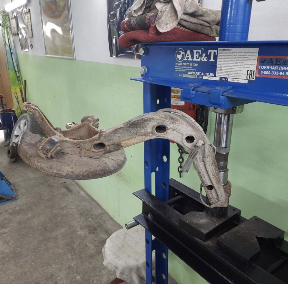 Замена заднего рычага и замена сайлентблоков на них — BMW 3 series (E46 ...