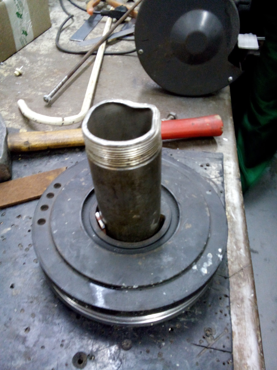 Спец инструмент — фиксатор шкива коленвала (демфера) VAG T10025, Vag ...