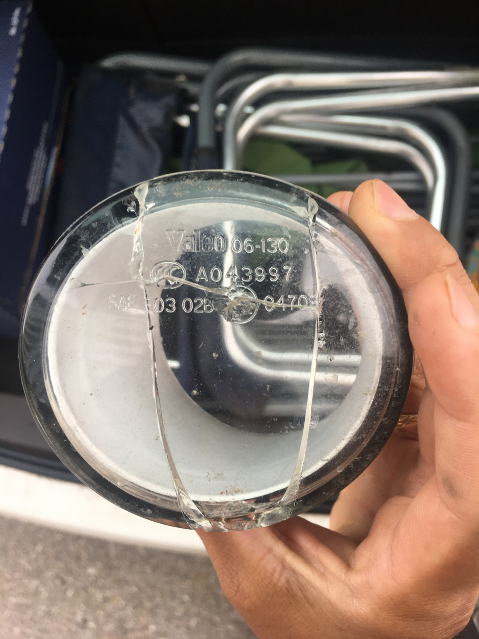 Лопнуло стекло на противотуманки. — Toyota Passo (2G), 1,3 л, 2015 года ...
