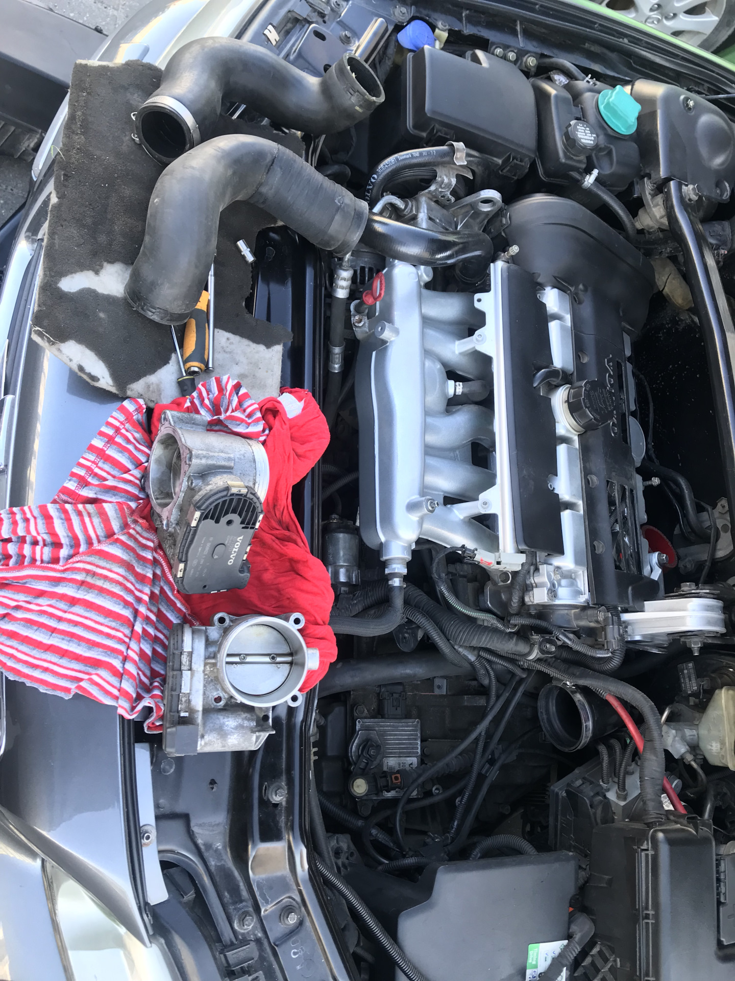 # 88. Замена датчика SAS 30669744. 30711553 дроссель, 31261371 Патрубок ...