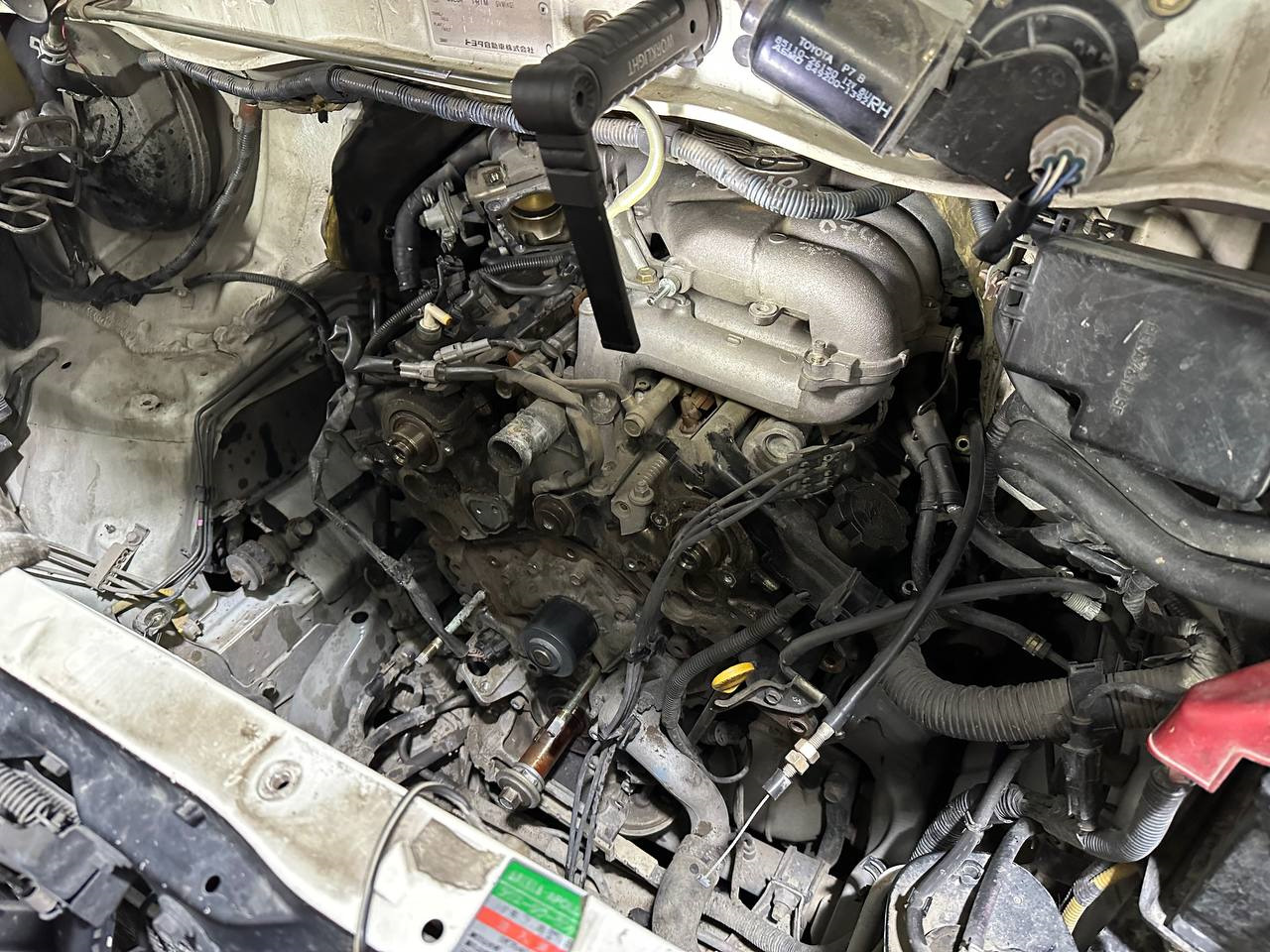 Замена ГРМ и прокладок клапанных крышек 5VZ-FE на Grand Hiace 3.4 ...