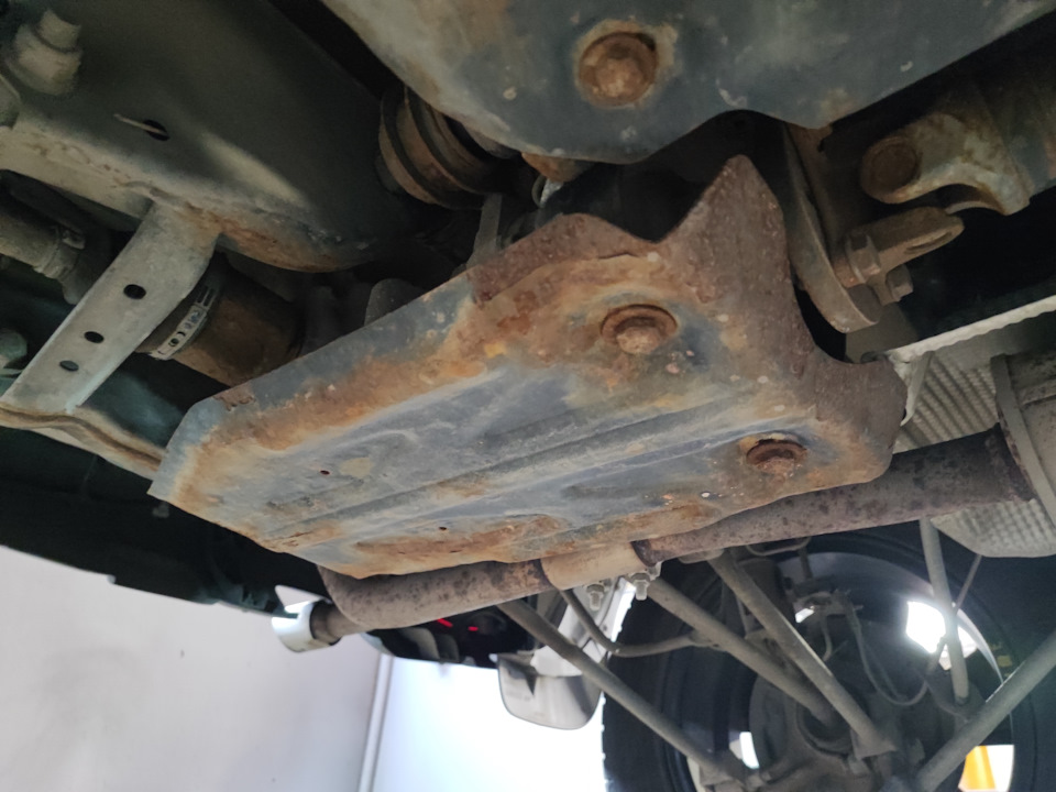 Защита бензобака и редуктора — Renault Duster (1G), 2 л, 2018 года ...