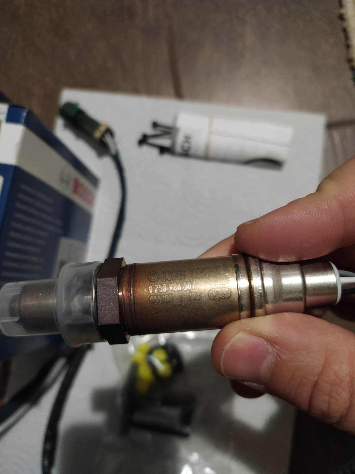 Замена лямбда зонда на универсальный Bosch 0 258 986 507 — Ford Mondeo II, 2 л, 1999 года ...