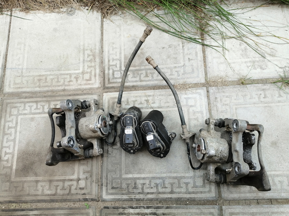 Замена суппортов(12торкс) — Volkswagen Passat B6, 2 л, 2006 года ...