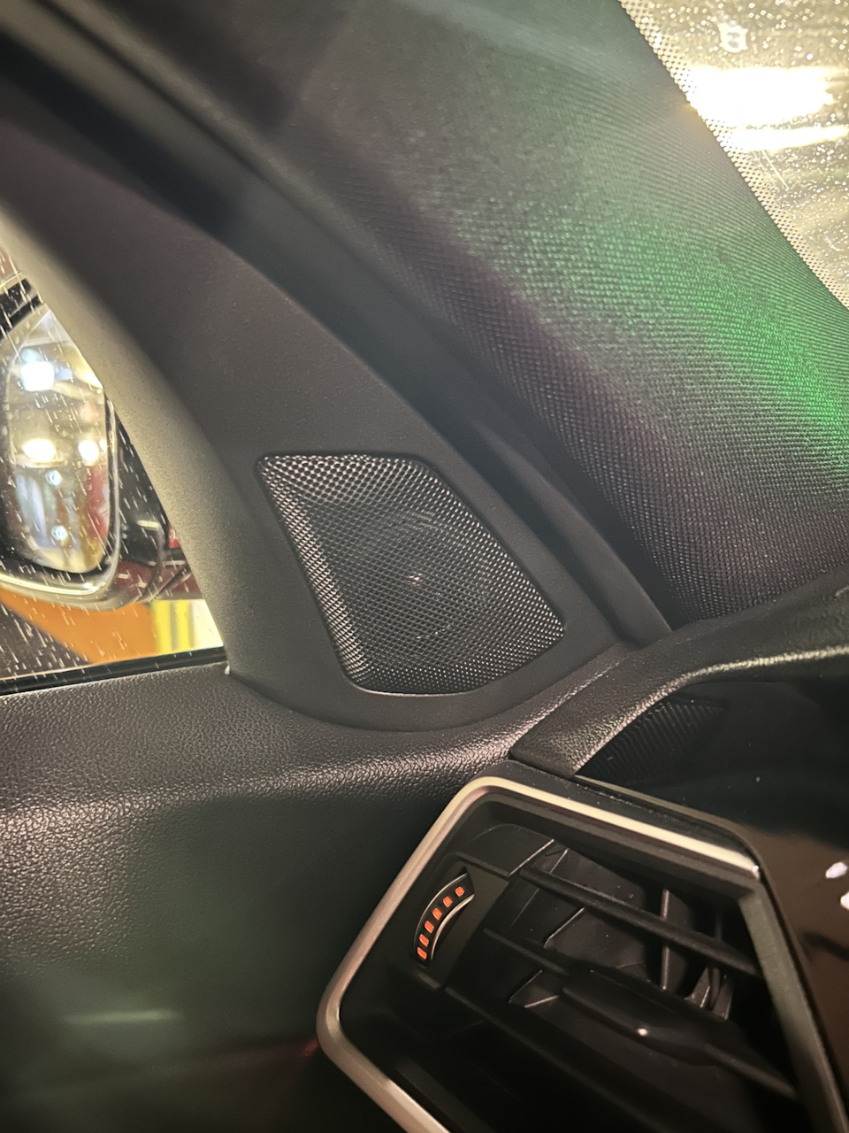 С музыкой закончил, рамки под твиттеры bmw g20, бонусом обнова в салоне ...