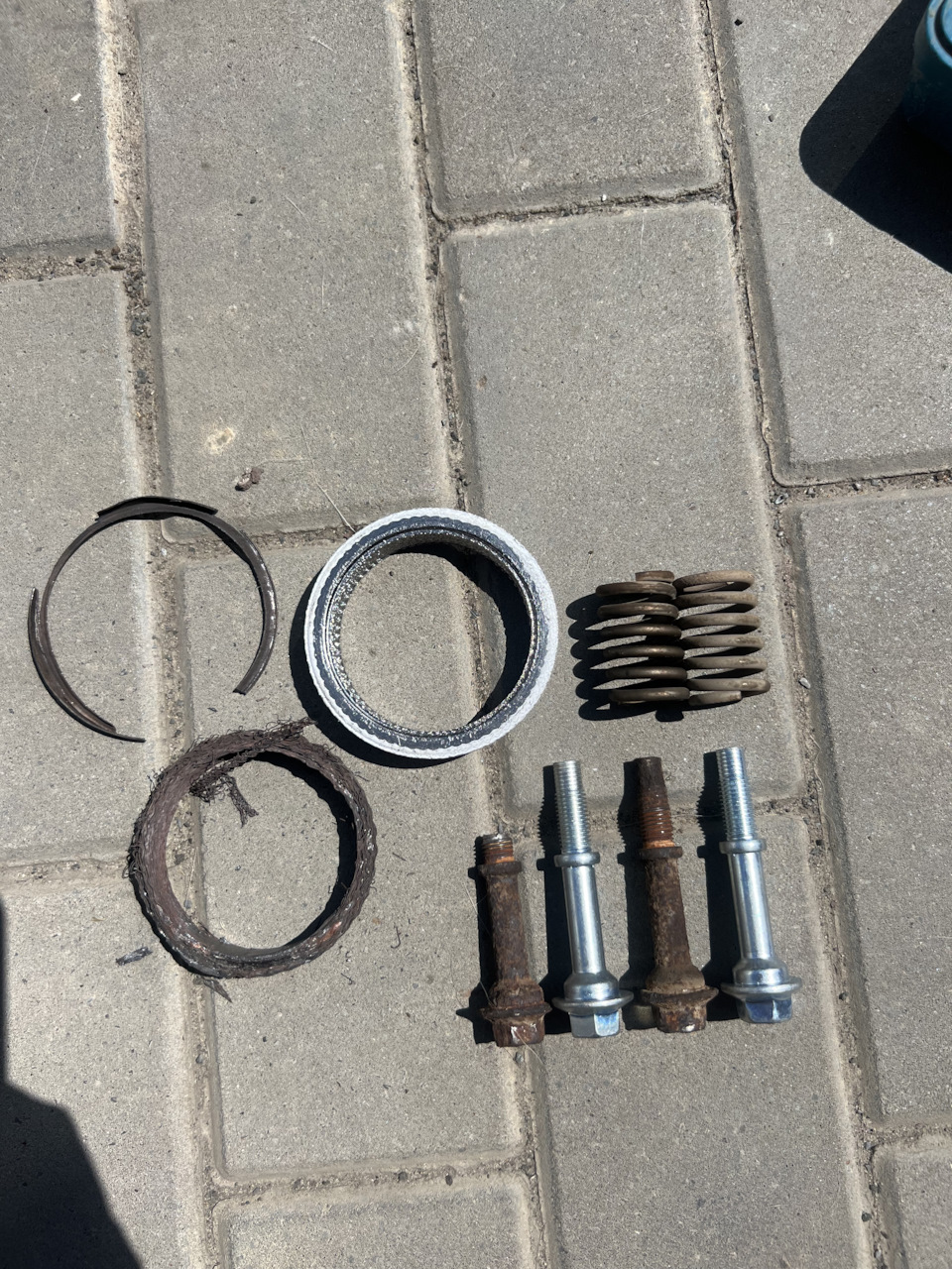 MR431025 БОЛТ КРЕПЛЕНИЯ ГЛУШИТЕЛЯ PAJERO/MONTERO, OUTLANDER (2000-2006 ...