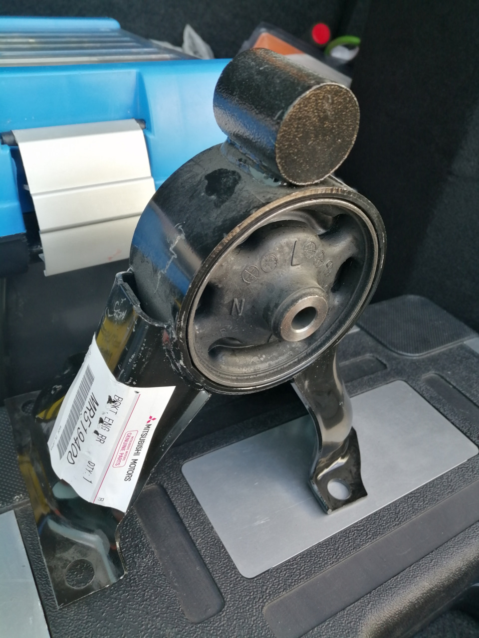 MR519400 Опора двигателя задняя Mitsubishi | Запчасти на DRIVE2