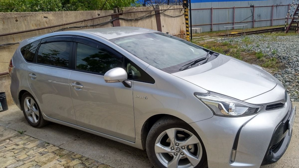 Toyota Prius Alpha 1.8 бензиновый 2017 | на DRIVE2