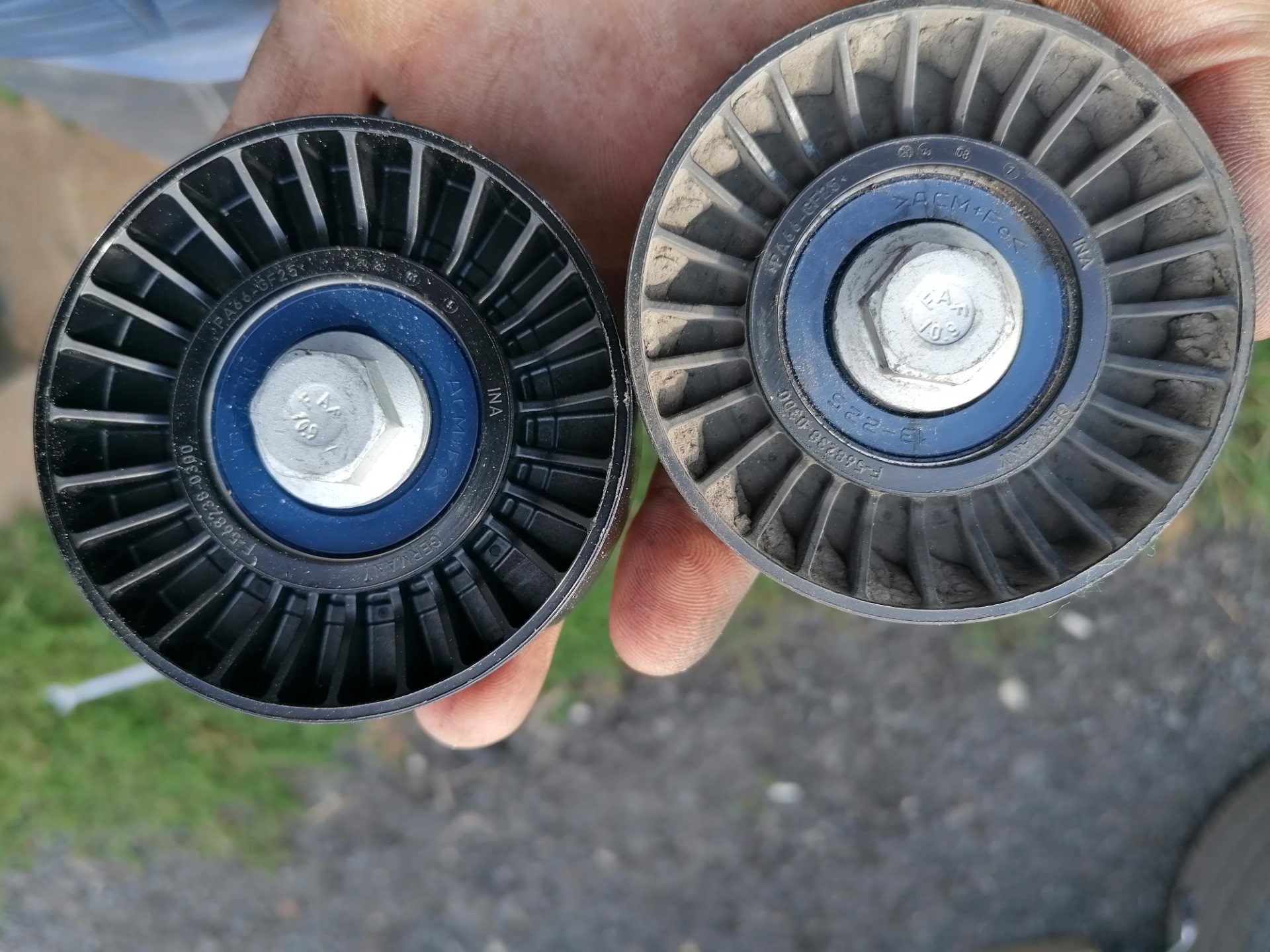 Замена поликлинового ремня — Volkswagen Polo Sedan, 1,6 л, 2012 года ...