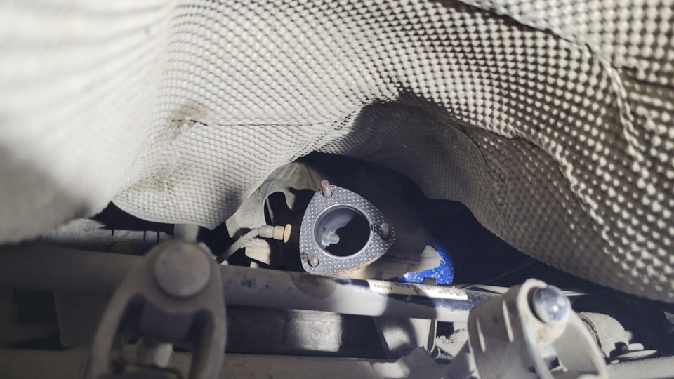 Замена гофры глушителя и стоек стабилизатора — Lada Vesta SW (1G), 1,6 ...