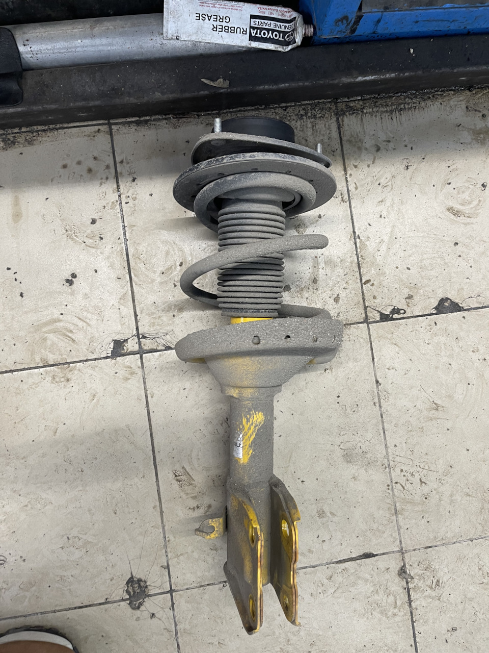 Замена амортизаторов. Пружинка в рейке. Задние колодки — Subaru Levorg ...