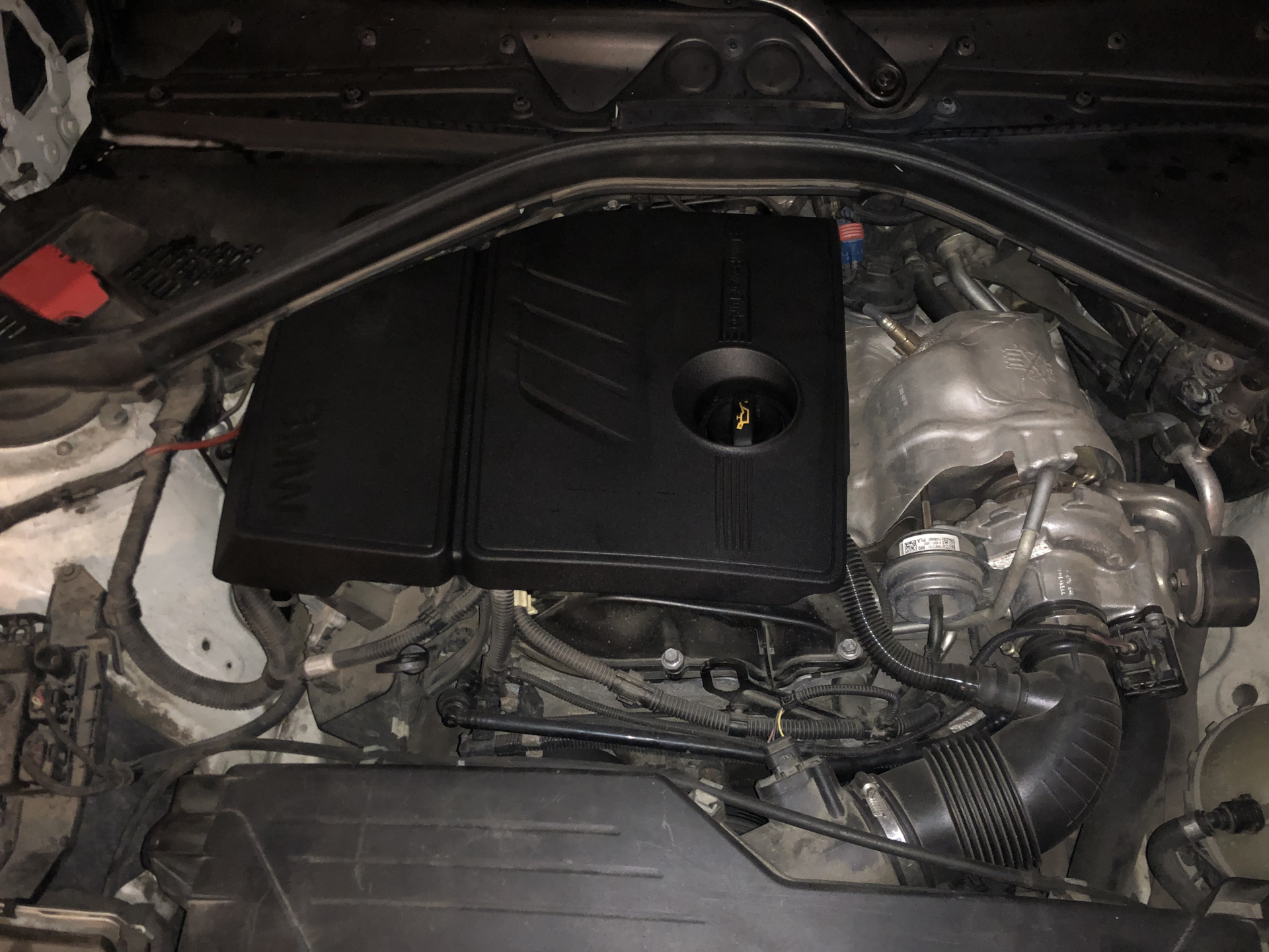 Крышка двигателя bmw f20 — BMW 1 series (F20), 1,6 л, 2012 года ...