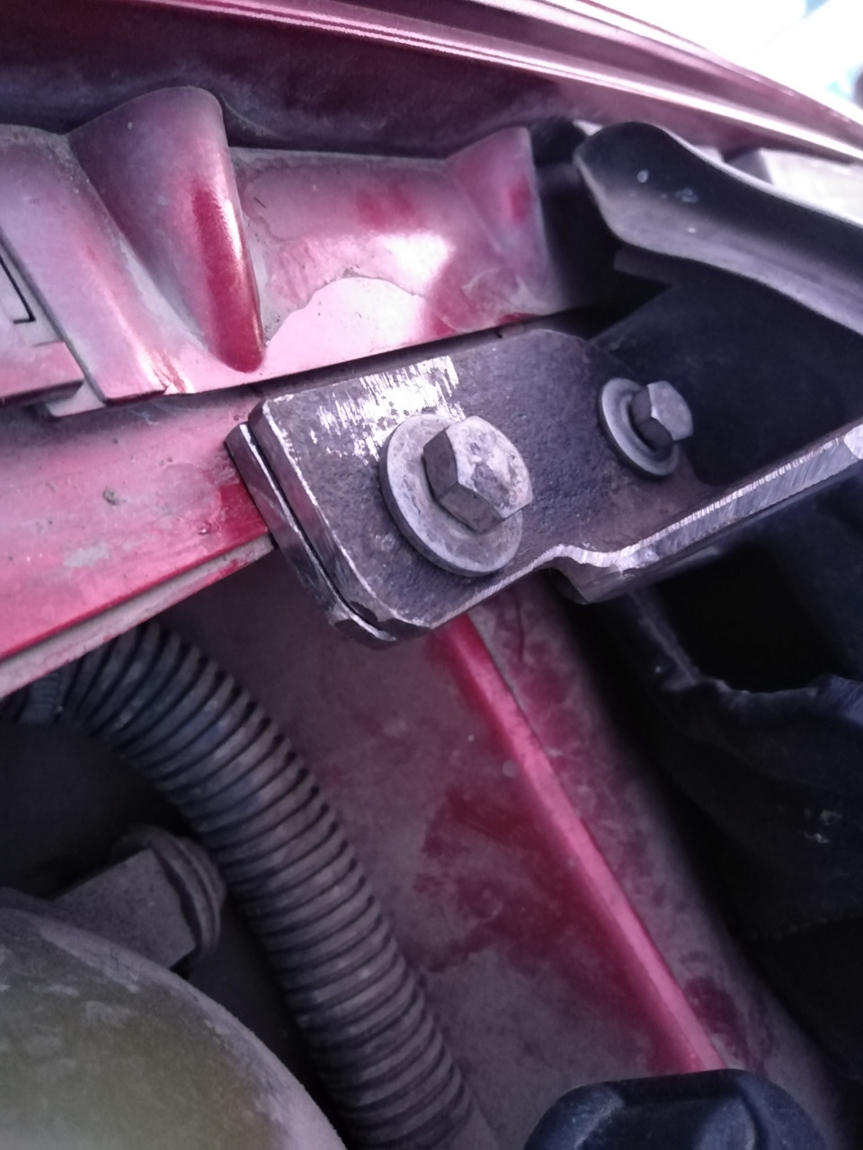 Установка газового упора капота на пежо-307 — Peugeot 307, 2 л, 2005 ...