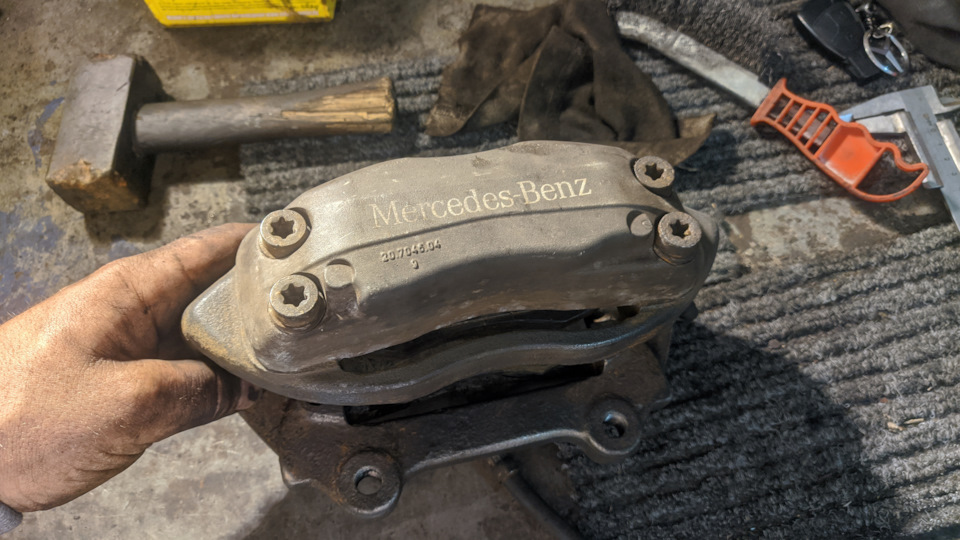 Заскрипело, затрещало, заколебало (замена суппортов) — Свап с W220 на ...