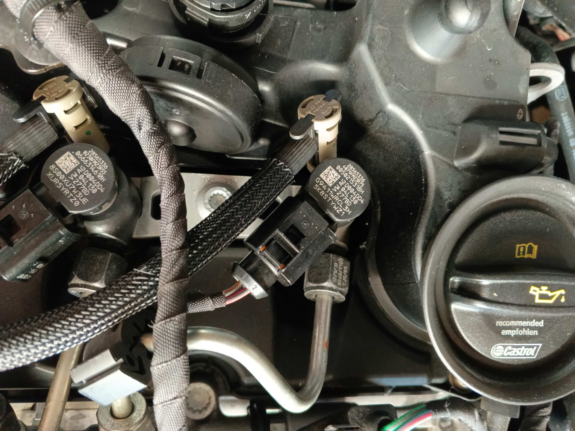 Замена сальников форсунок — SEAT Leon (Mk III), 1,6 л, 2017 года ...