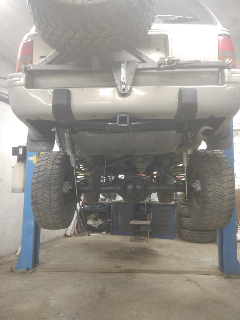 Новые задние амортизаторы. — Jeep Grand Cherokee (ZJ), 5,2 л, 1995 года ...