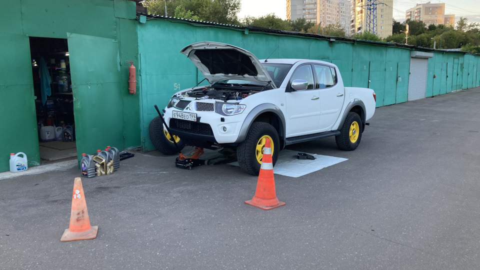 Замена моторного масла и охлаждающей жидкости. — Mitsubishi L200 (4G ...