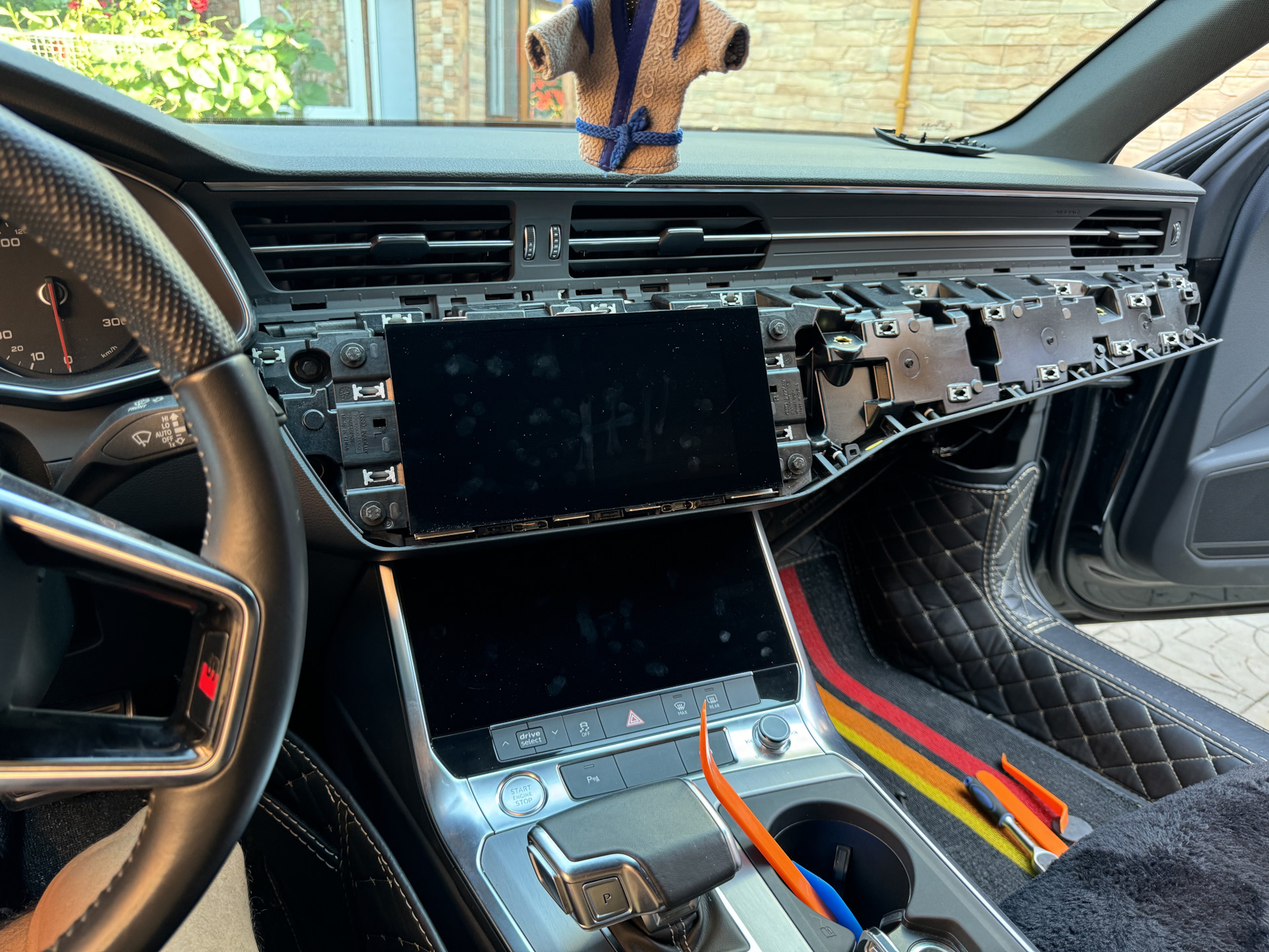 Меньше аллюминия — Audi A6 Avant C8 2 л 2019 года просто так