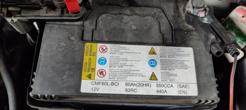 42. Замена аккумулятора — KIA Sportage (3G), 2 л, 2013 года ...