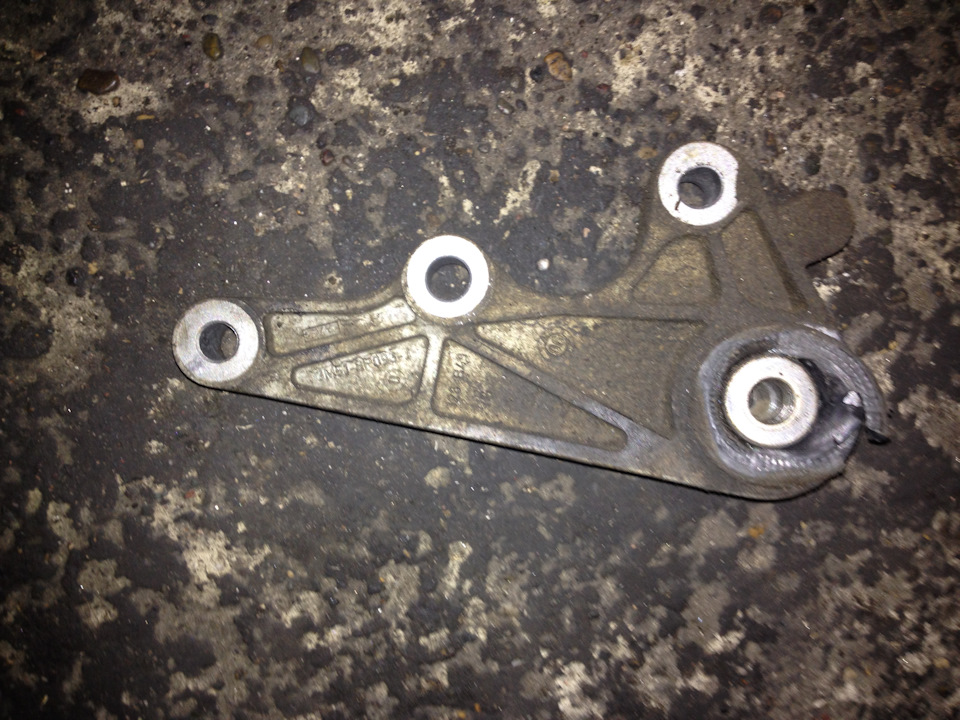 Поменял заднюю опору — Volvo C30, 2,4 л, 2007 года | запчасти | DRIVE2