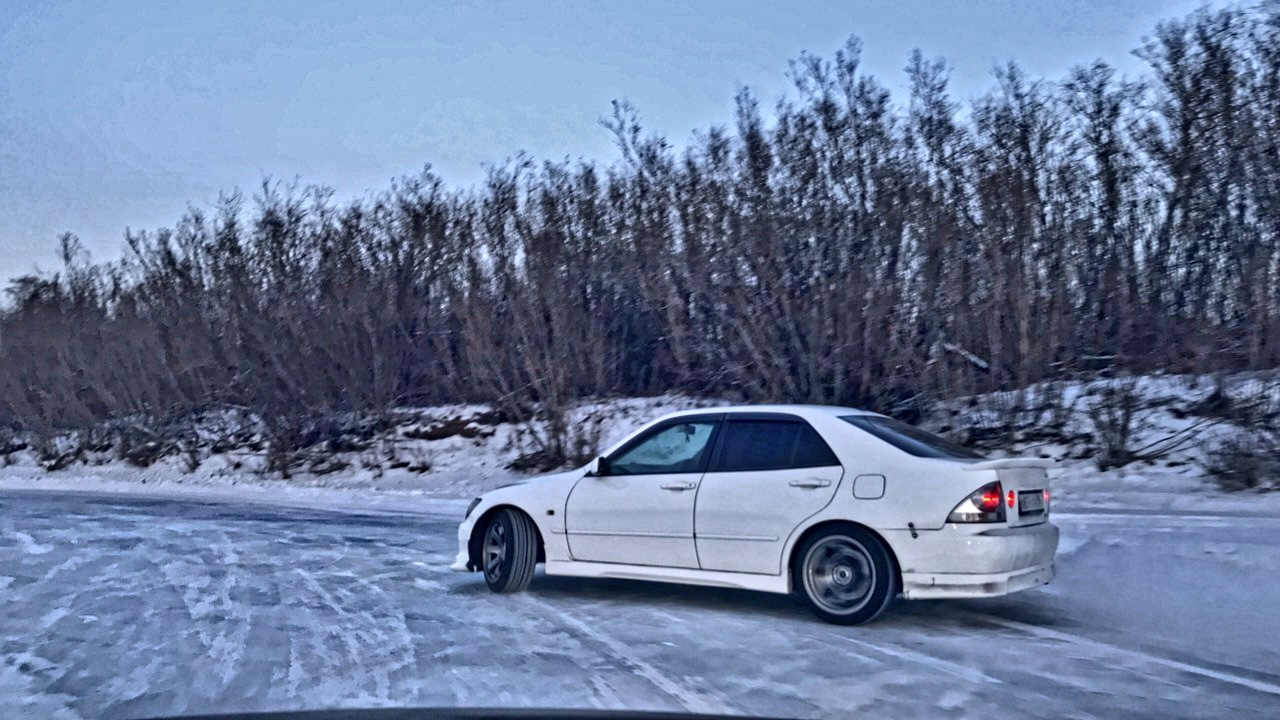 Toyota Altezza 2.0 бензиновый 1999 | Black top на DRIVE2