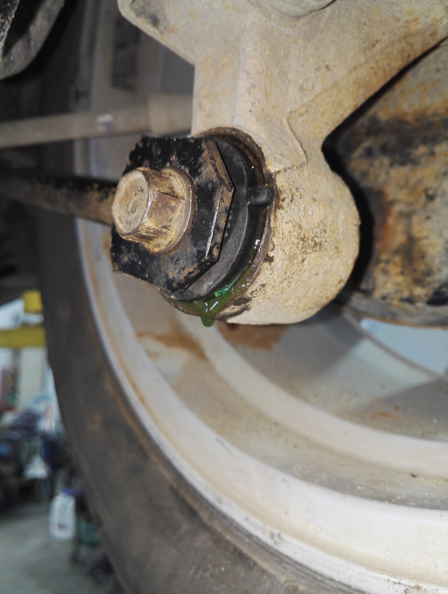 Замена сайлентблоков продольных рычагов — Toyota Camry (XV50), 2,5 л ...