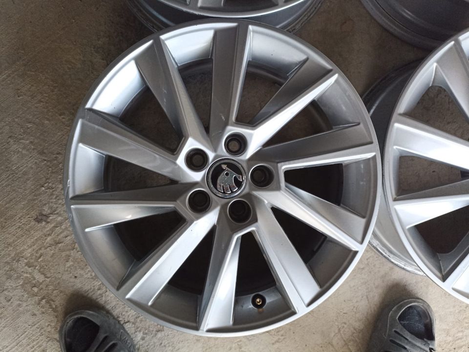 Литые диски Borbet 6Jx16 ET40 5x100 на Skoda Rapid (2G), Skoda Rapid ...