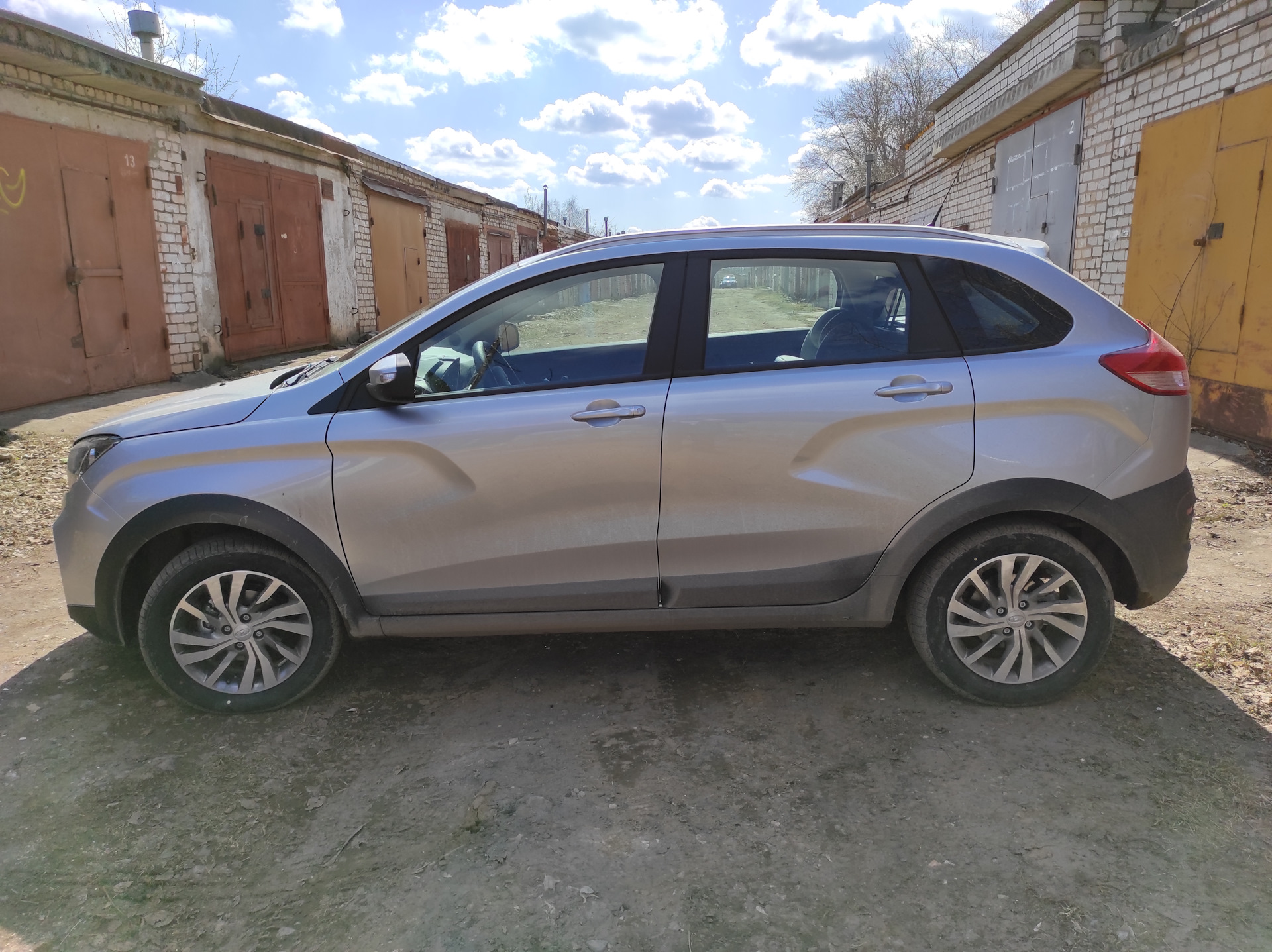 Потемнели стекла — Lada XRAY Cross, 1,6 л, 2021 года | стайлинг | DRIVE2