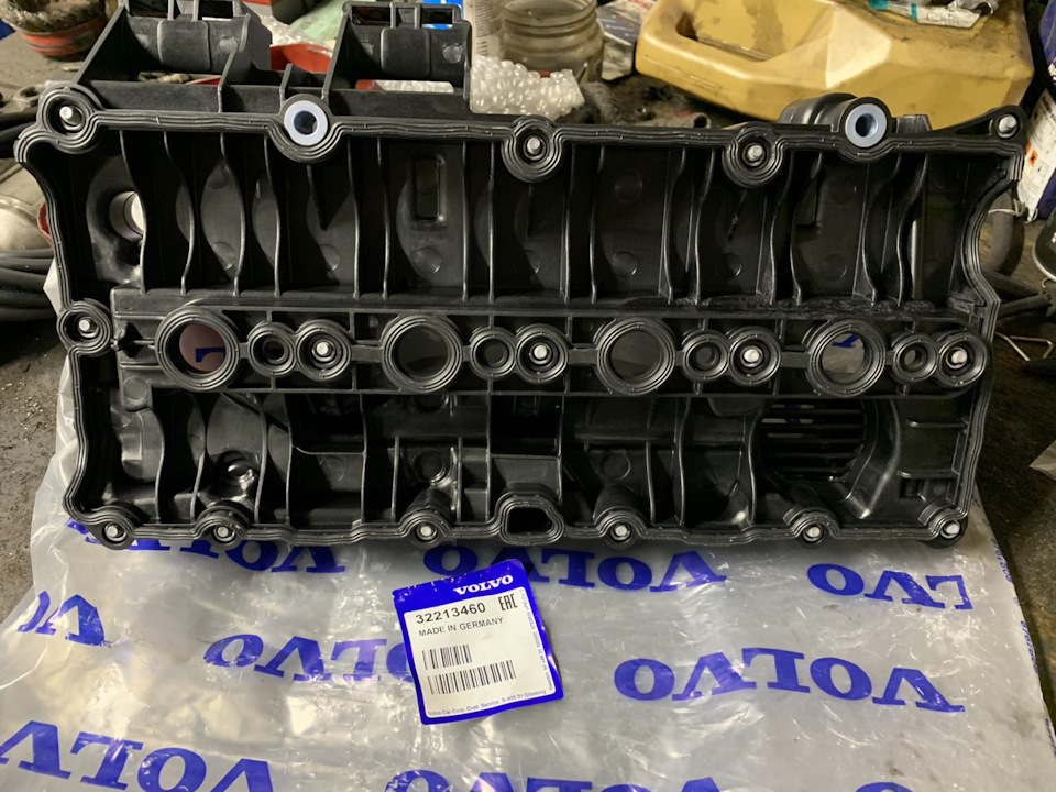 32213460 Крышка головки блока (клапанная). Volvo | Запчасти на DRIVE2