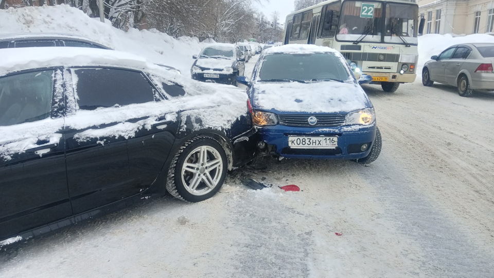 Ещё одно дтп — FIAT Albea, 1,4 л, 2008 года | ДТП | DRIVE2