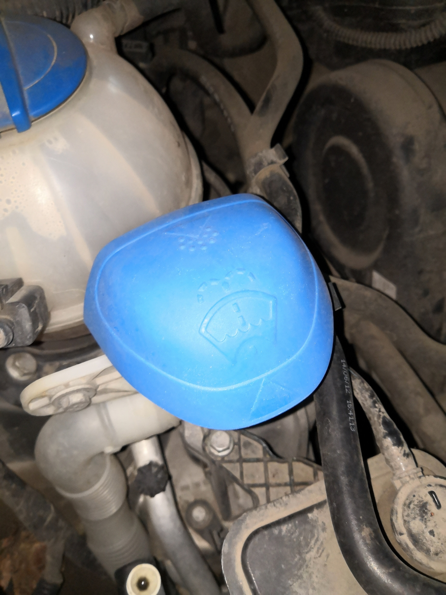 Воронка на бочок омывателя. — Skoda Octavia A5 Mk2, 1,6 л, 2012 года ...