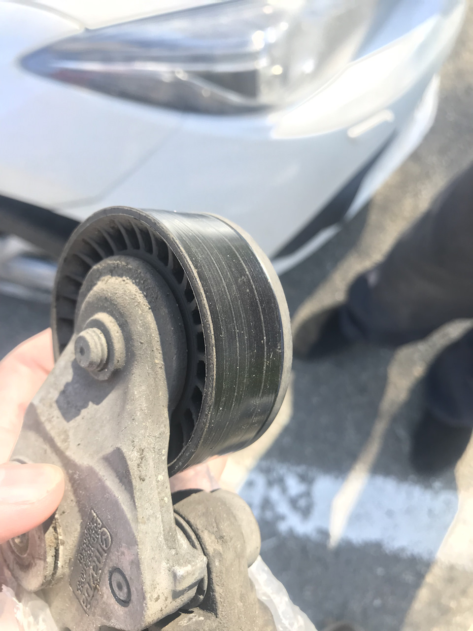 Замена ролика натяжителя и ремня навесного, о запасе топлива после нуля ...